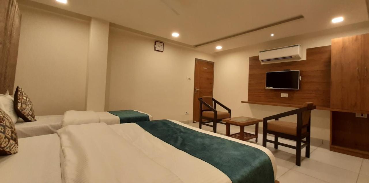 HOTEL KINARA | ⋆⋆ | AHMEDABAD, INDIA | SEASON DEALS FROM $18